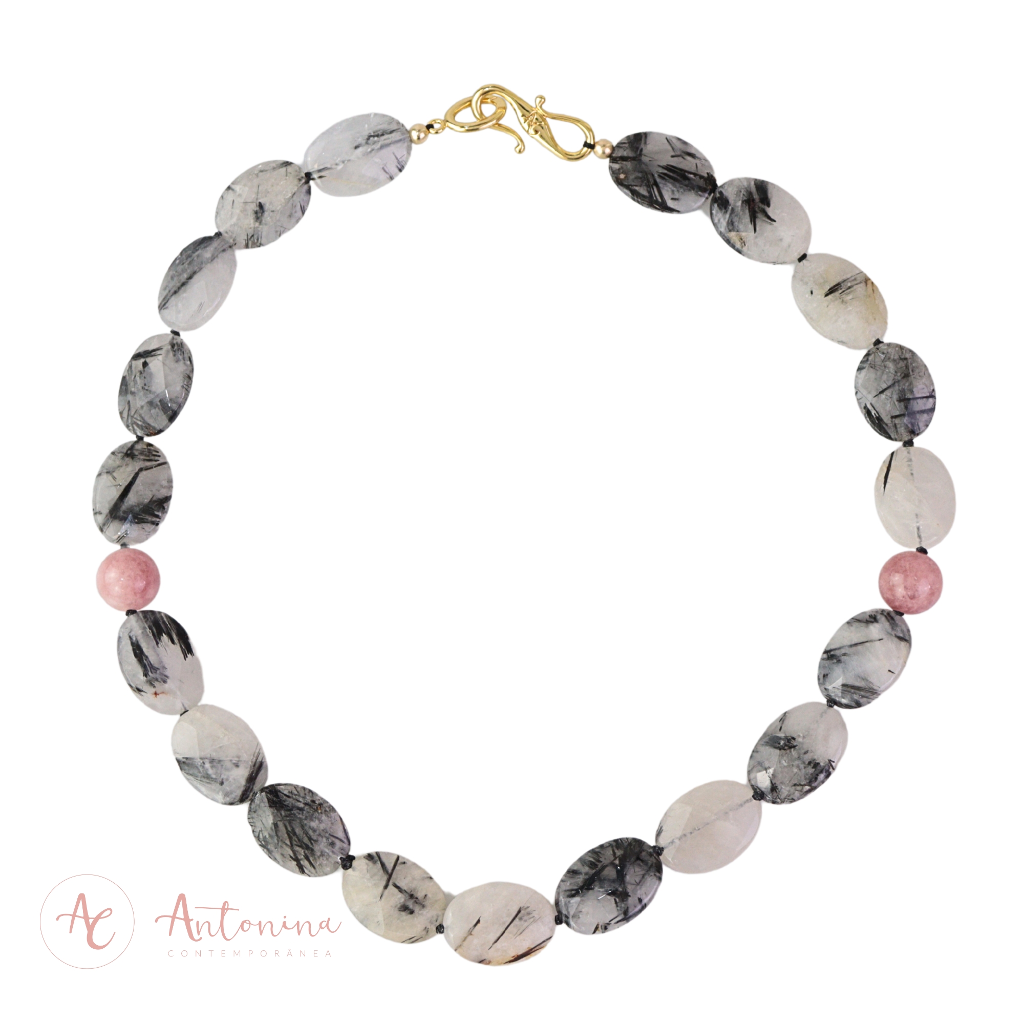 COLAR CURTO COM QUARTZO TURMALINADO OVAL COM ROSA SECO LATERAL